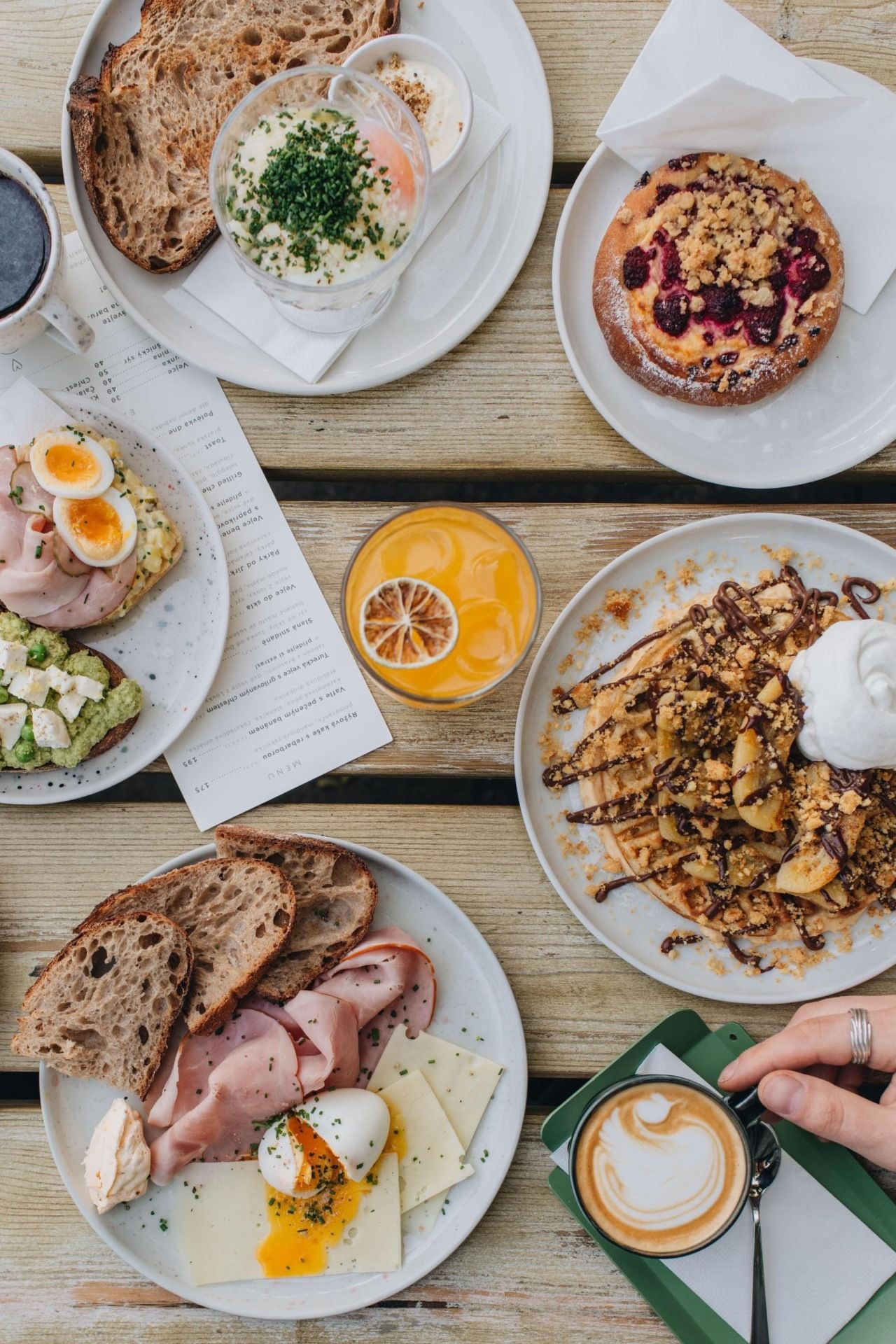 VINOHRADY Coffee & Bakery I KRO Kitchen